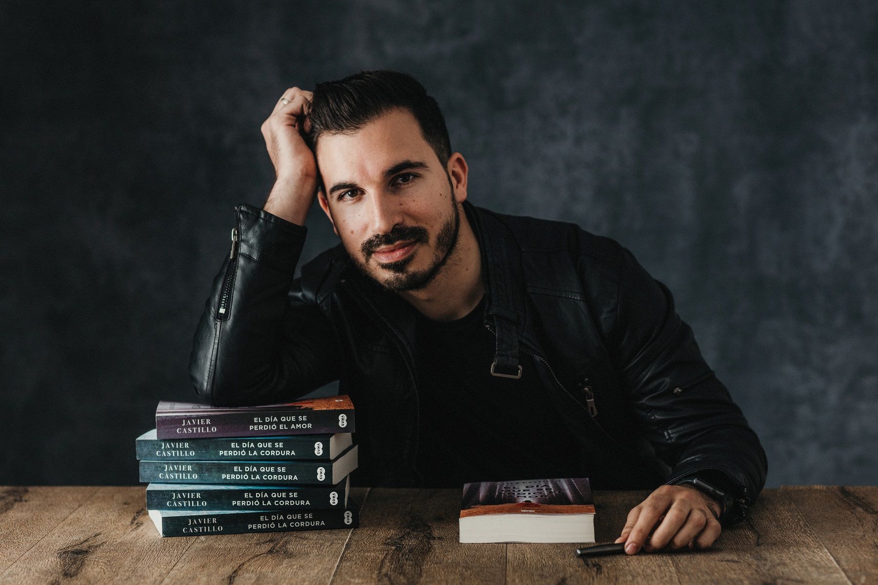 El escritor malagueño Javier Castillo firma su última novela “El cuco ...