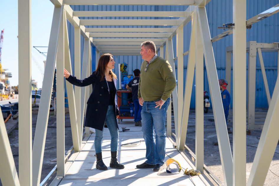 El Puerto de Almería invierte 2,8 millones en las nuevas pasarelas fija ...