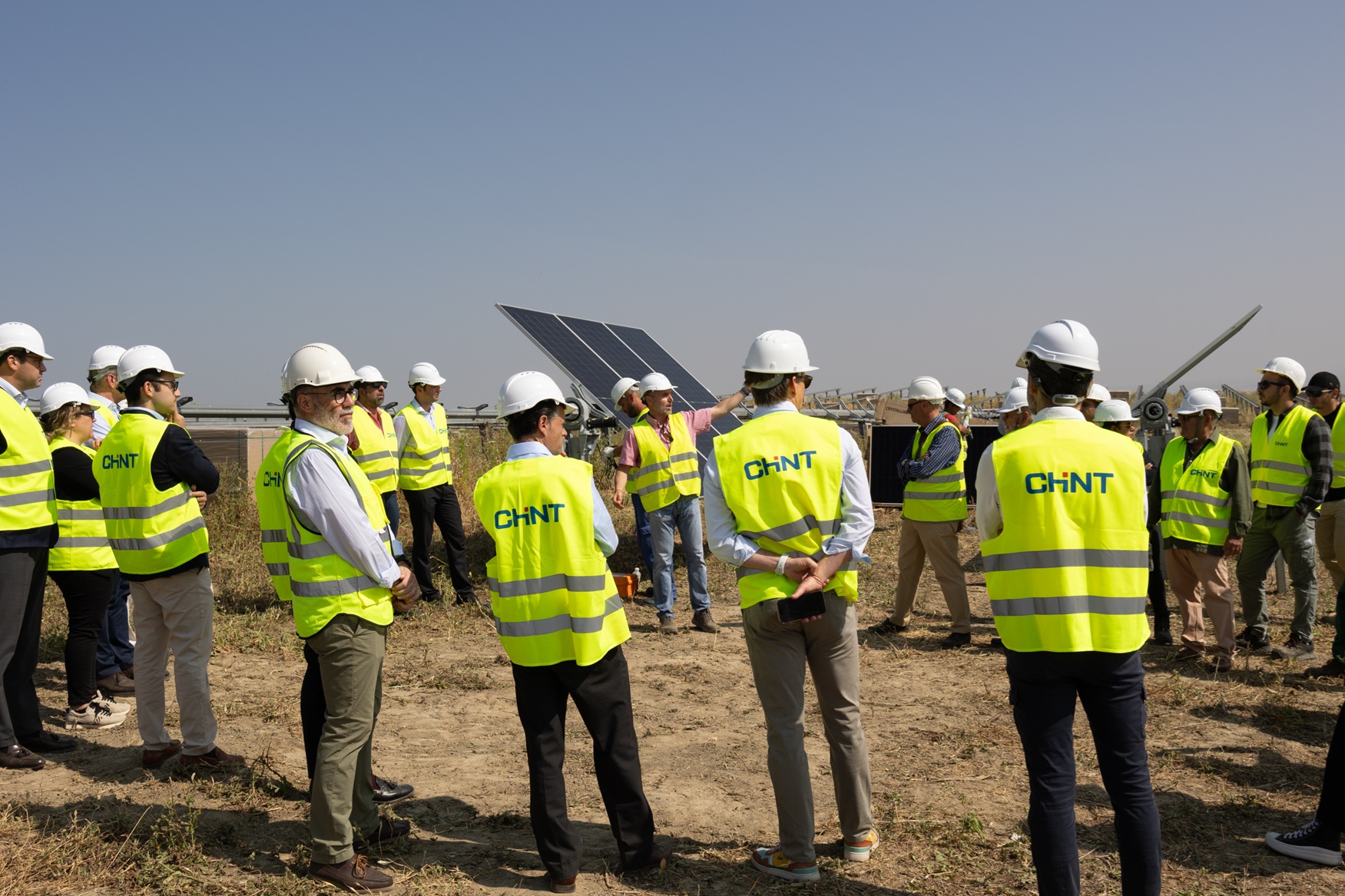 Chint Solar inicia en Salteras la instalación de los paneles solares en ...